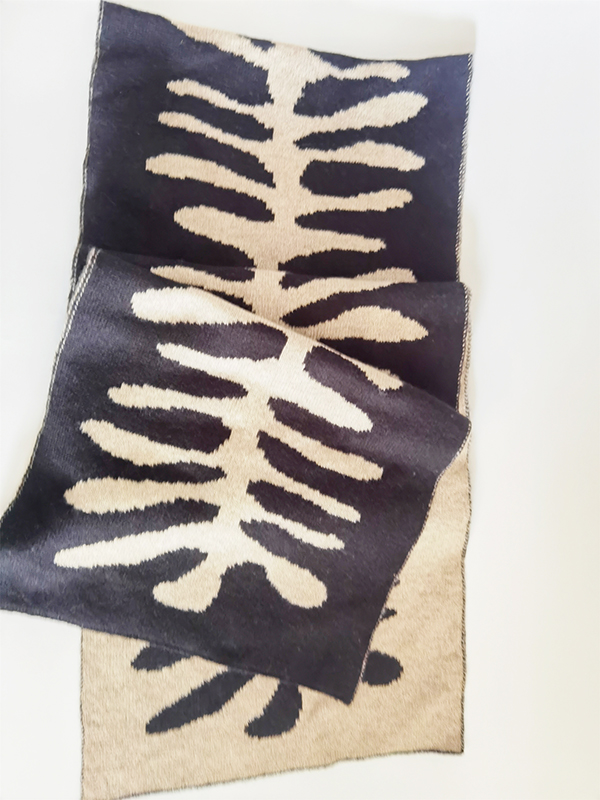Cashmere knitted intasia scarf reversible bones