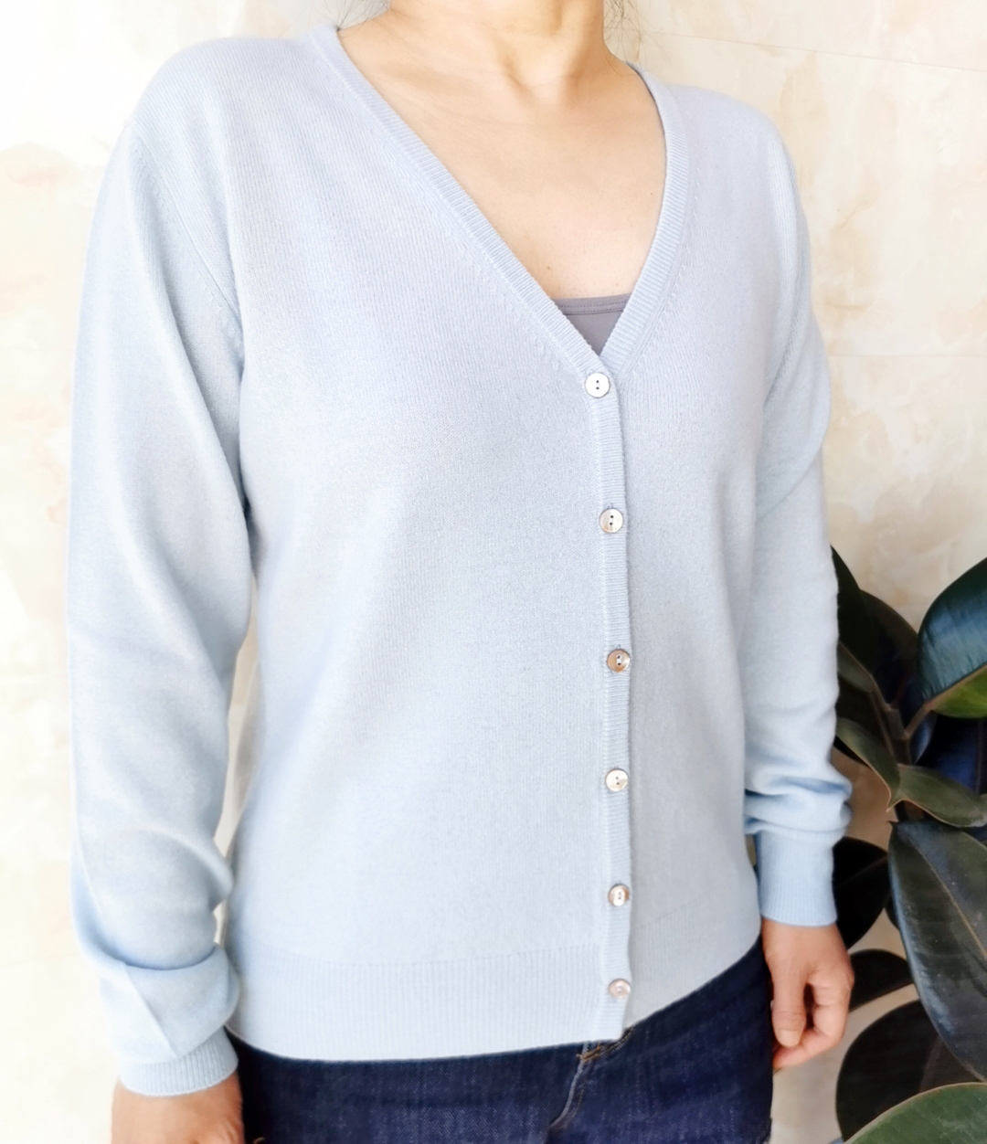 Women's Vneck cardigan with shell buttons