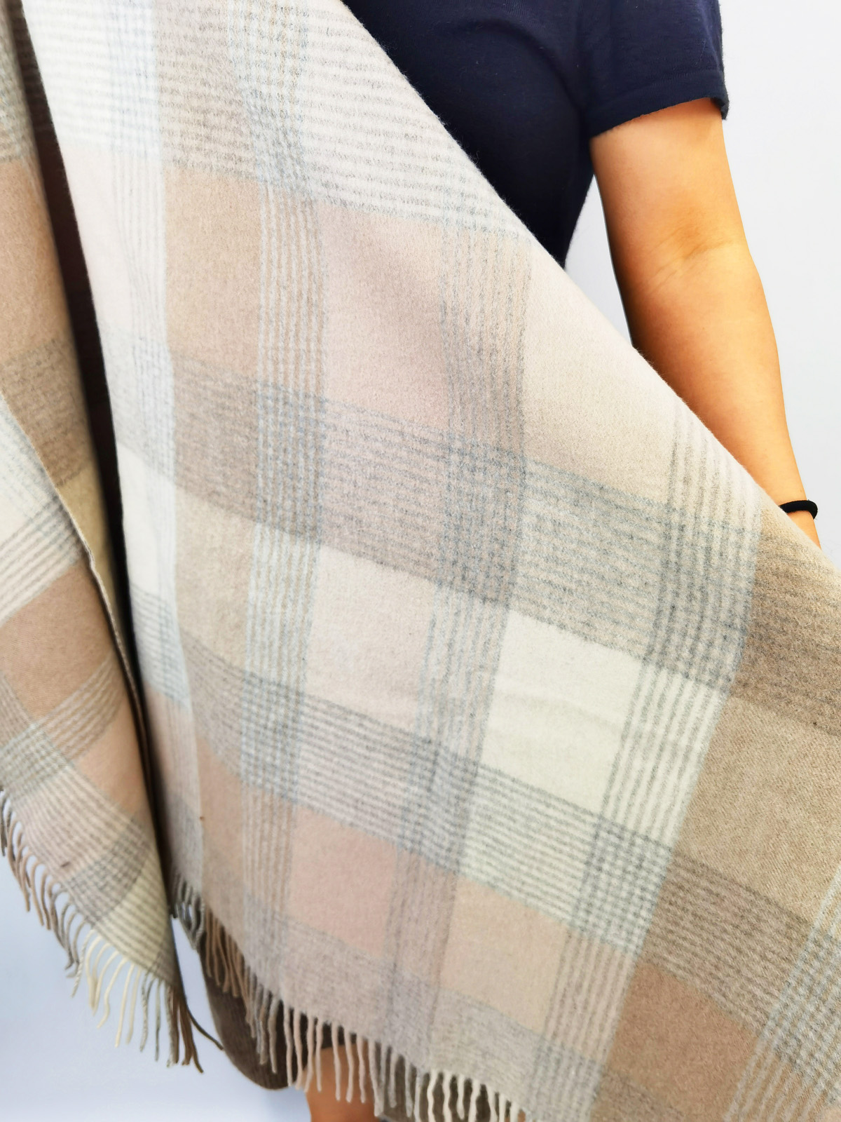Cashmere woven plaid blanket