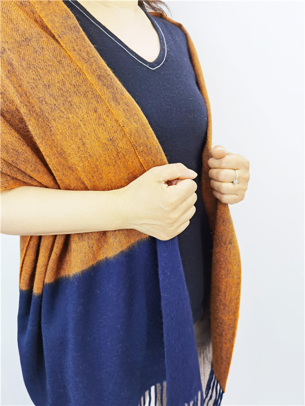 Cashmere woven stole contrast color ends