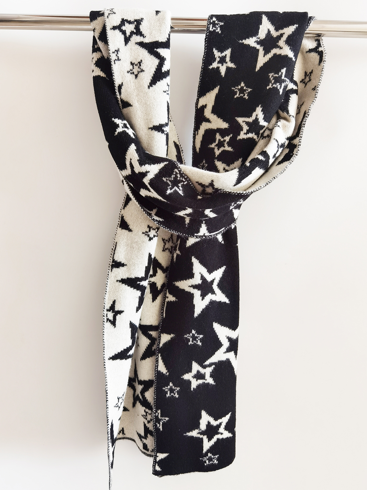 Lady's fancy scarf intasia knit in fine wool