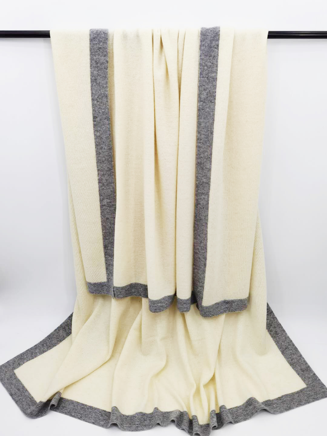Cashmere knit blanket contrast color edge