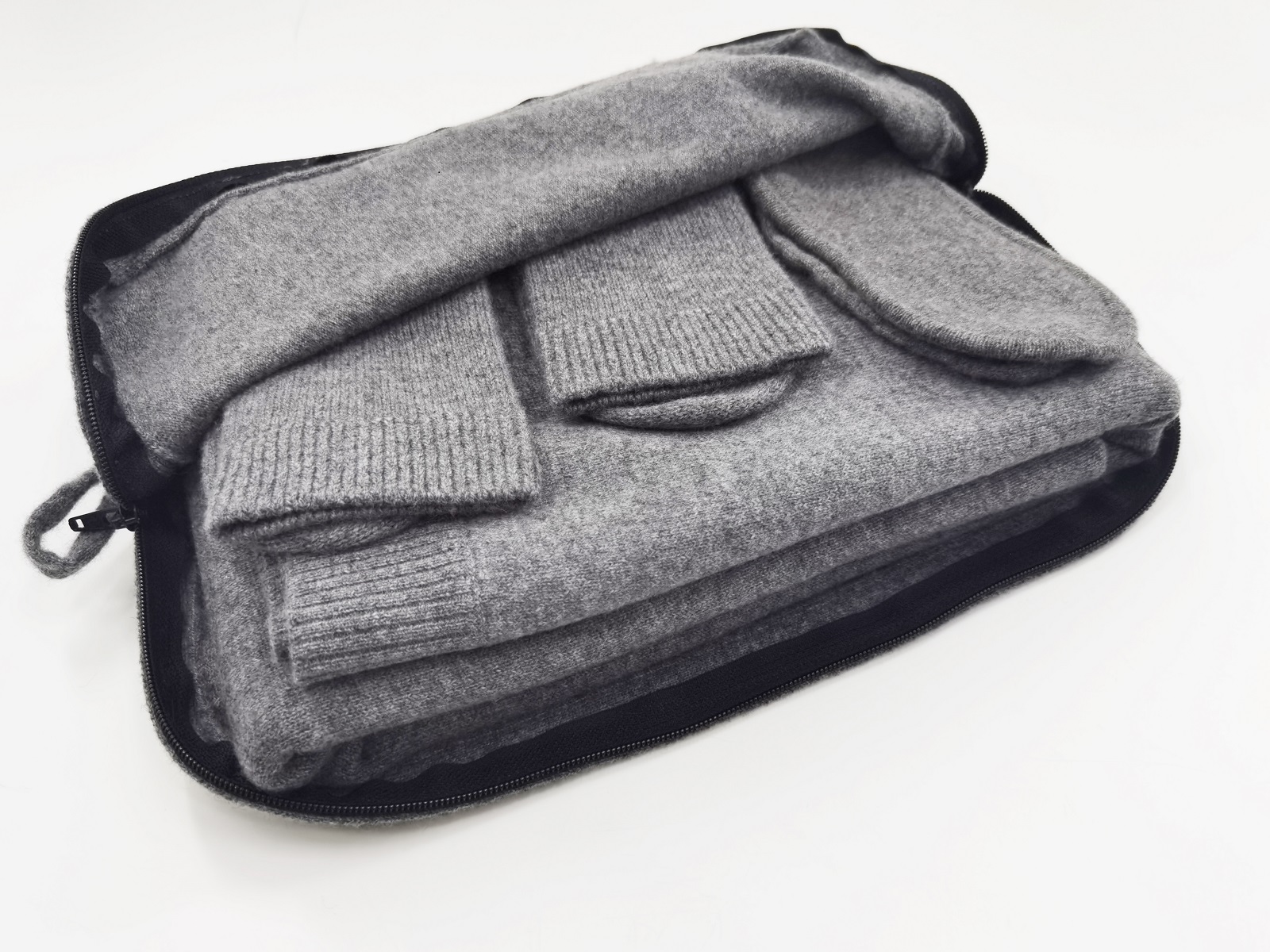 Cashmere Travel set blanket, socks, eyemask, pouch