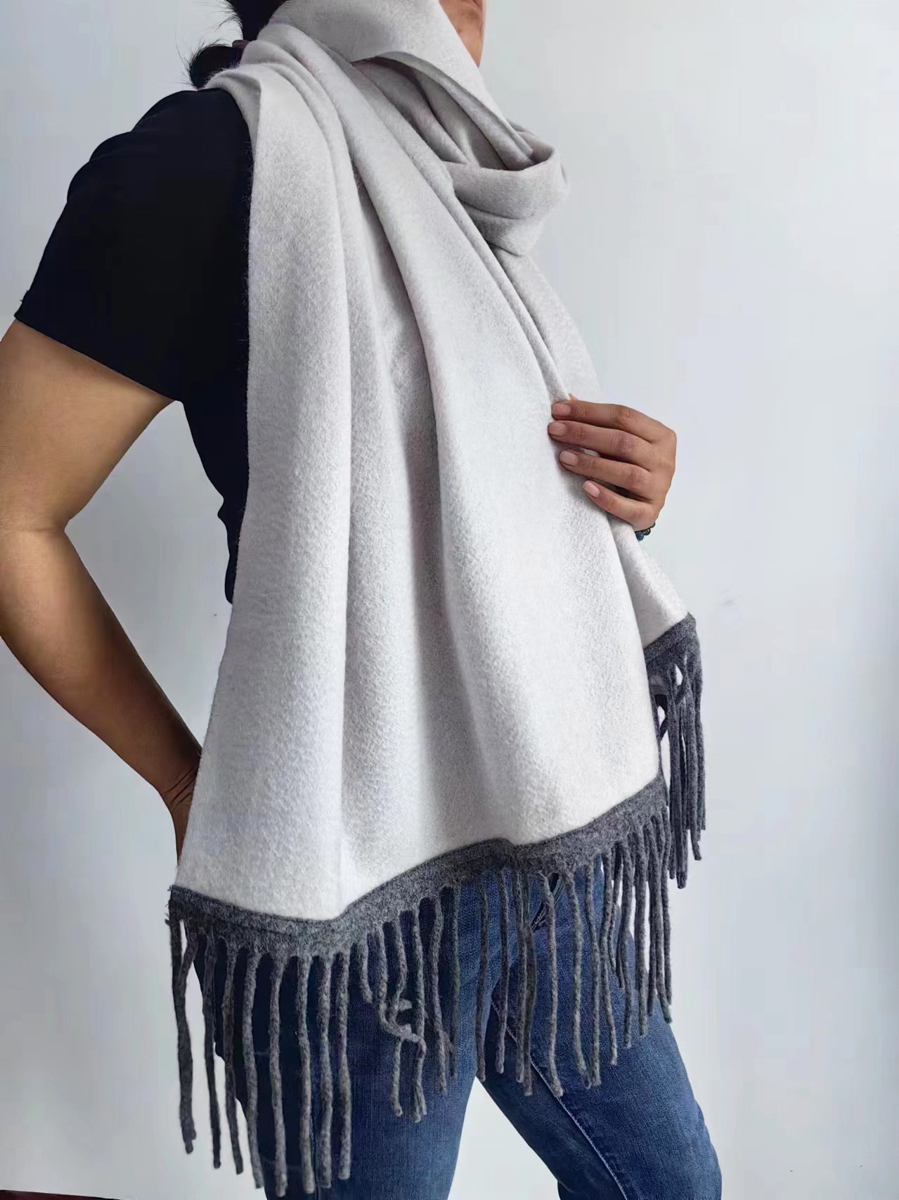 Women' fashion shawl with long fringe