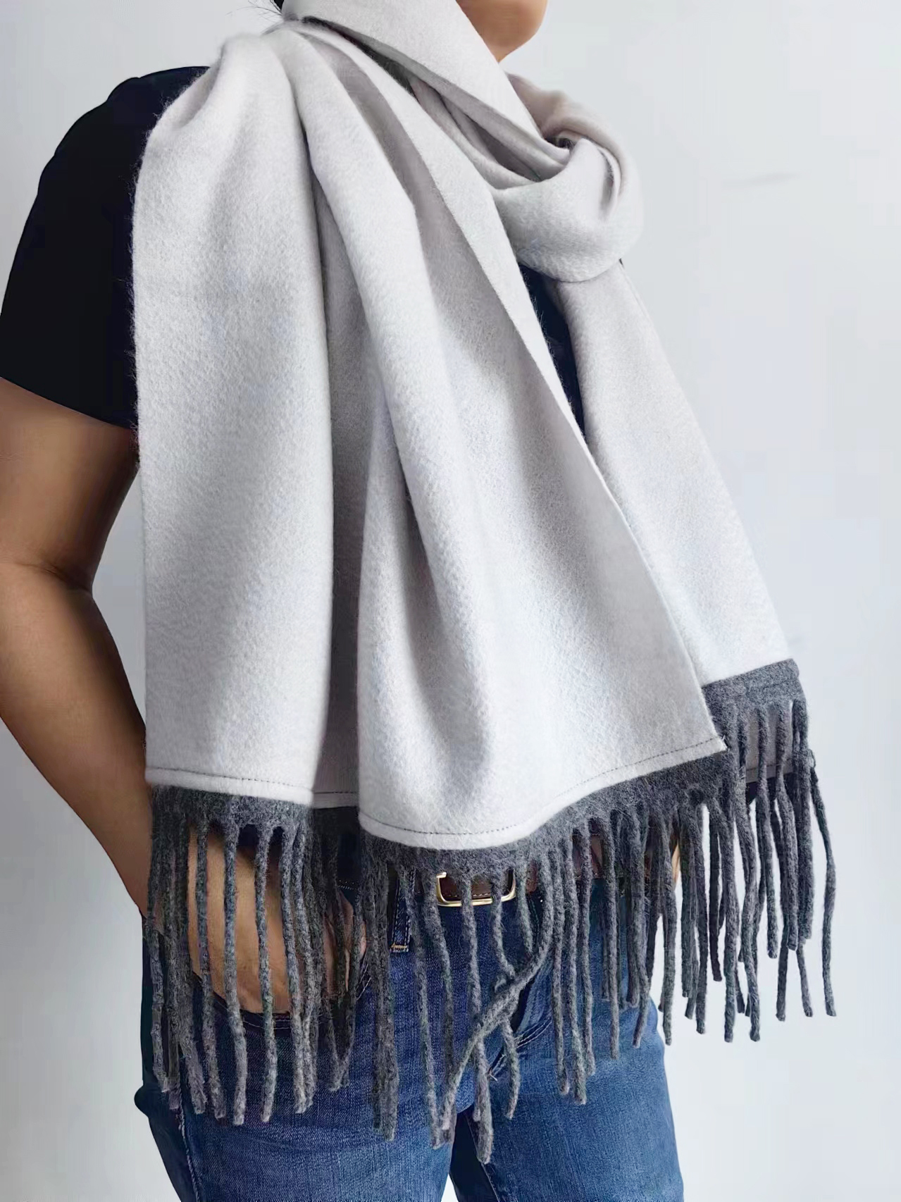 Women' fashion shawl with long fringe