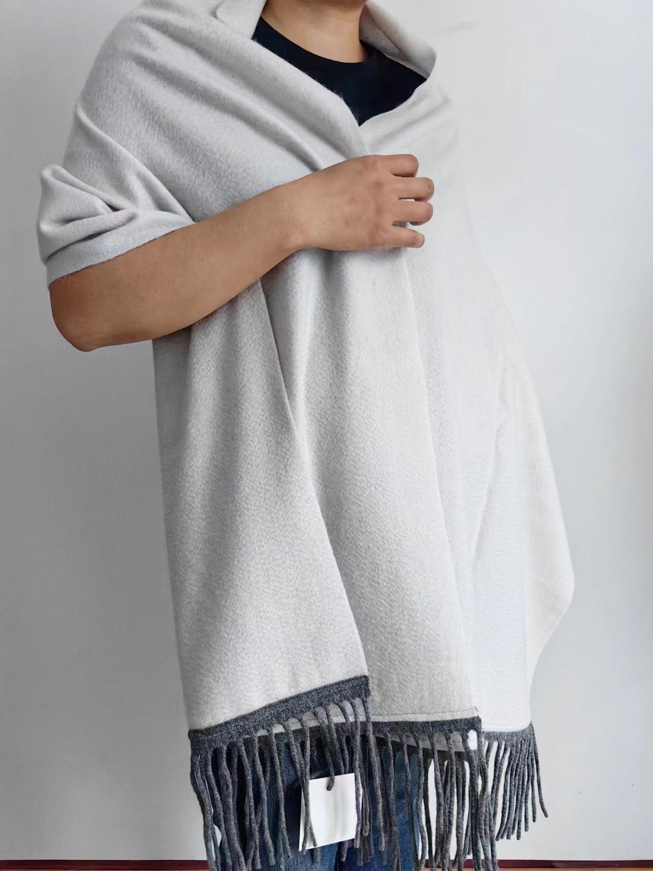 Women' fashion shawl with long fringe