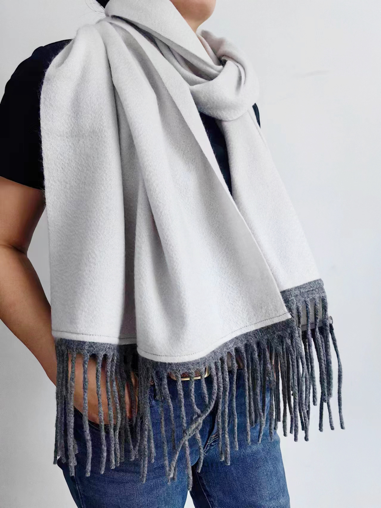 Women' fashion shawl with long fringe