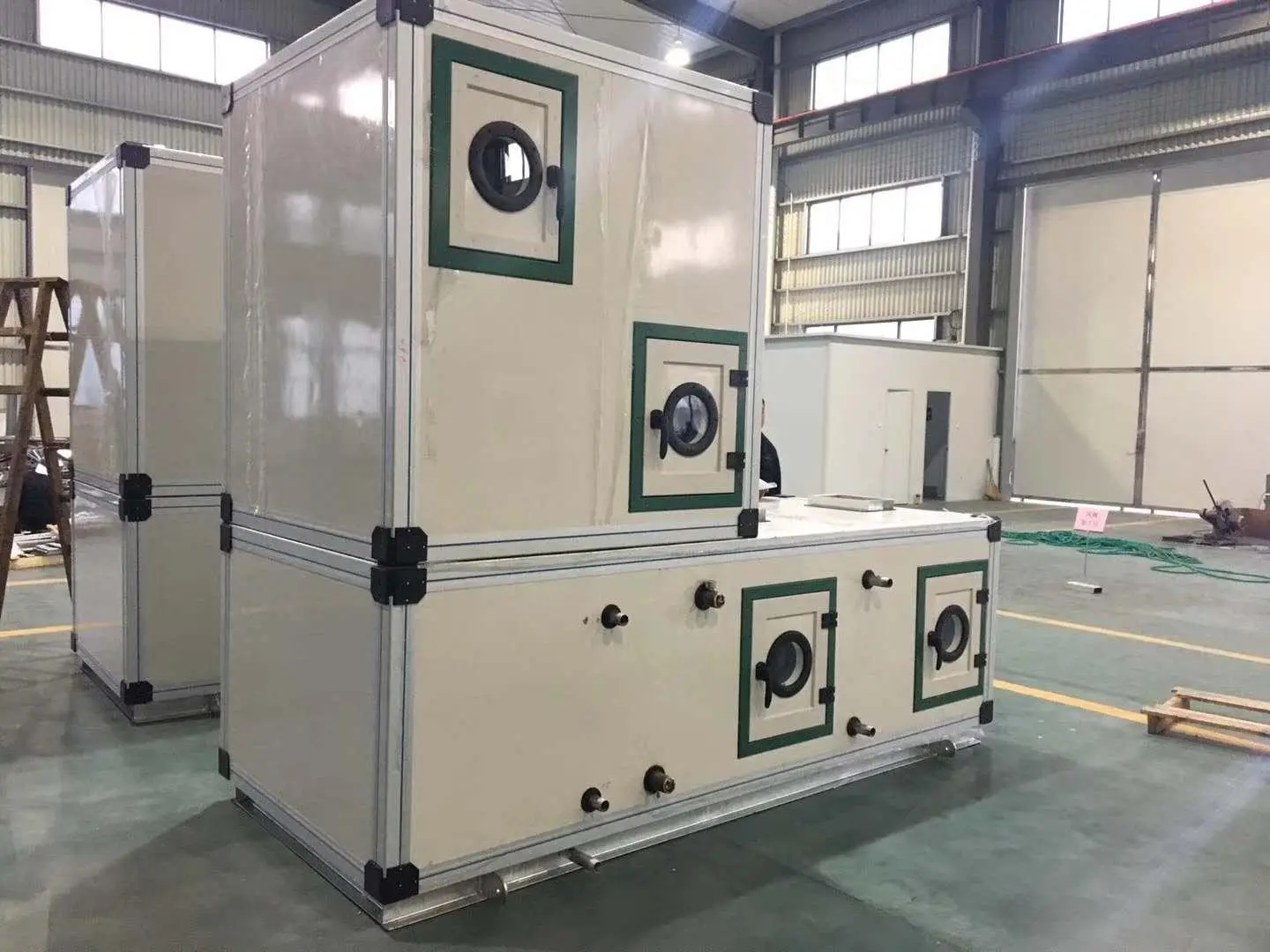 Introduction of cross internal expansion screw