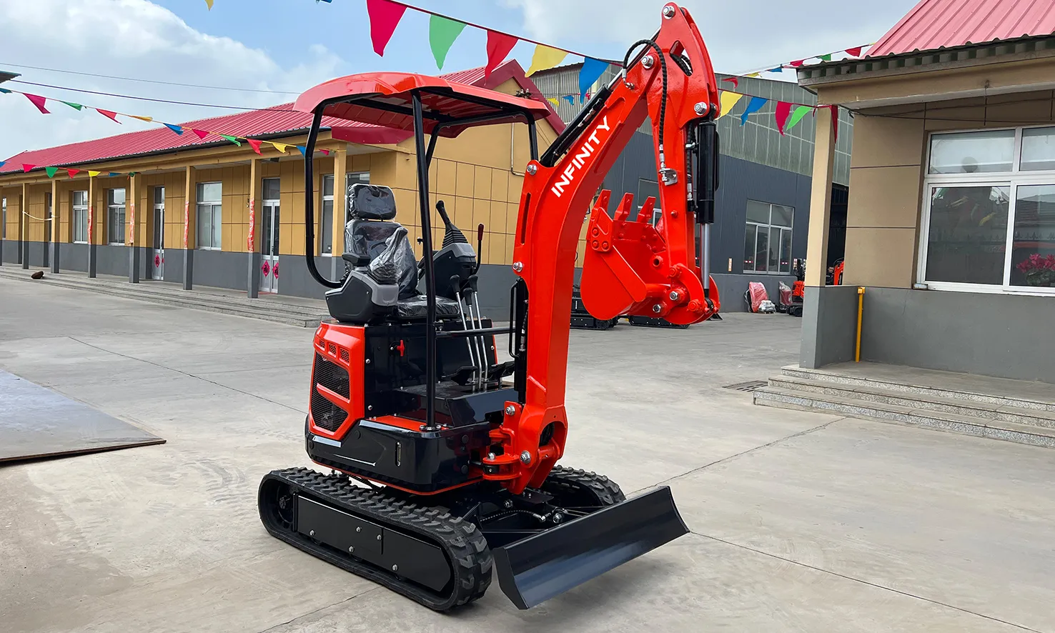 How to maintain the small excavator in the continuous rainy season?