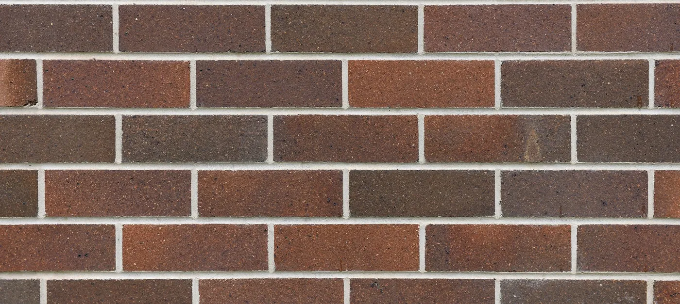 Jaký je rozdíl mezi běžnou cihlou a lícovou cihlou?