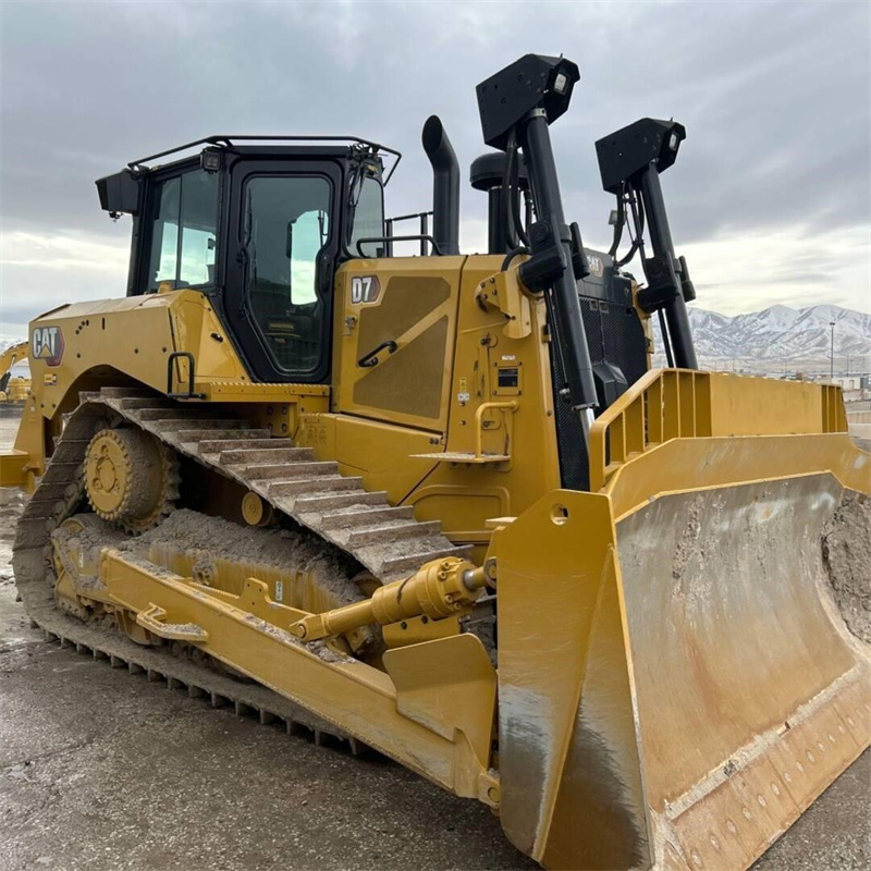 Bulldozer sur chenilles Caterpillar D7 d'occasion avec Ripper