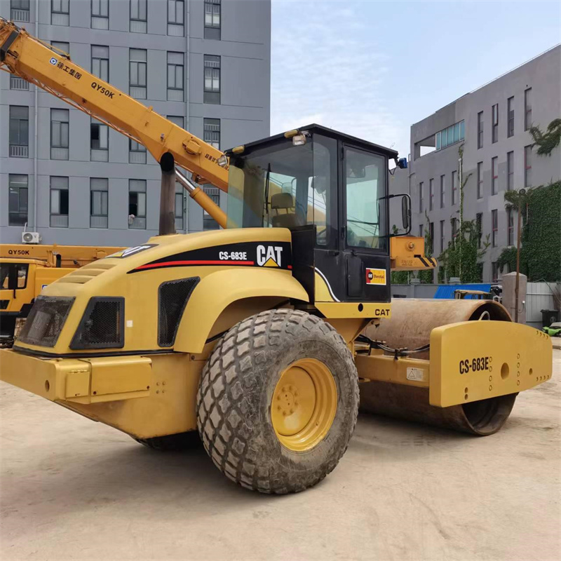 Used Vibration Machine Caterpillar Cat CS683 Road Roller Construction ...