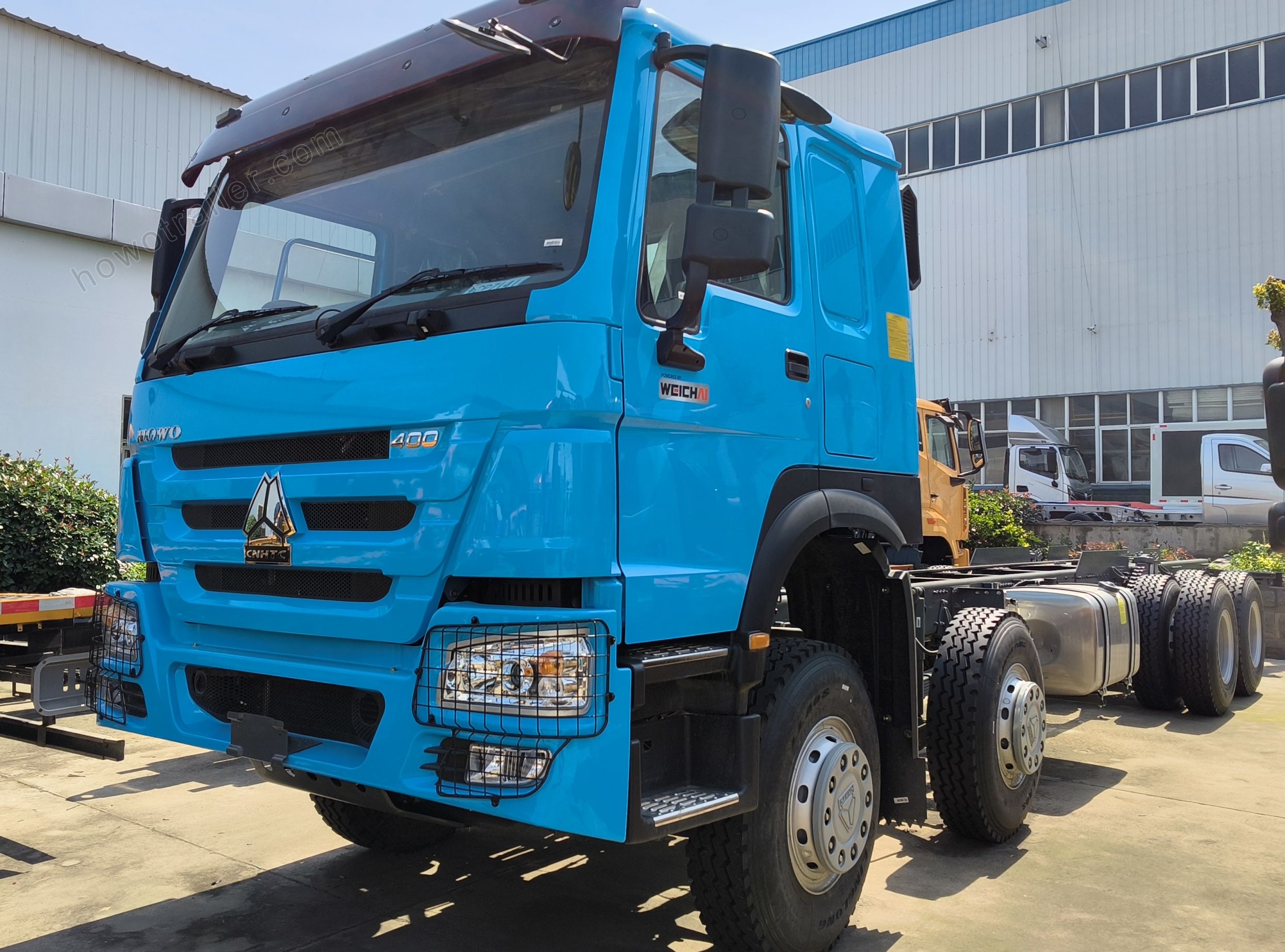 Camión de carga HOWO 4x2 con Vanbox