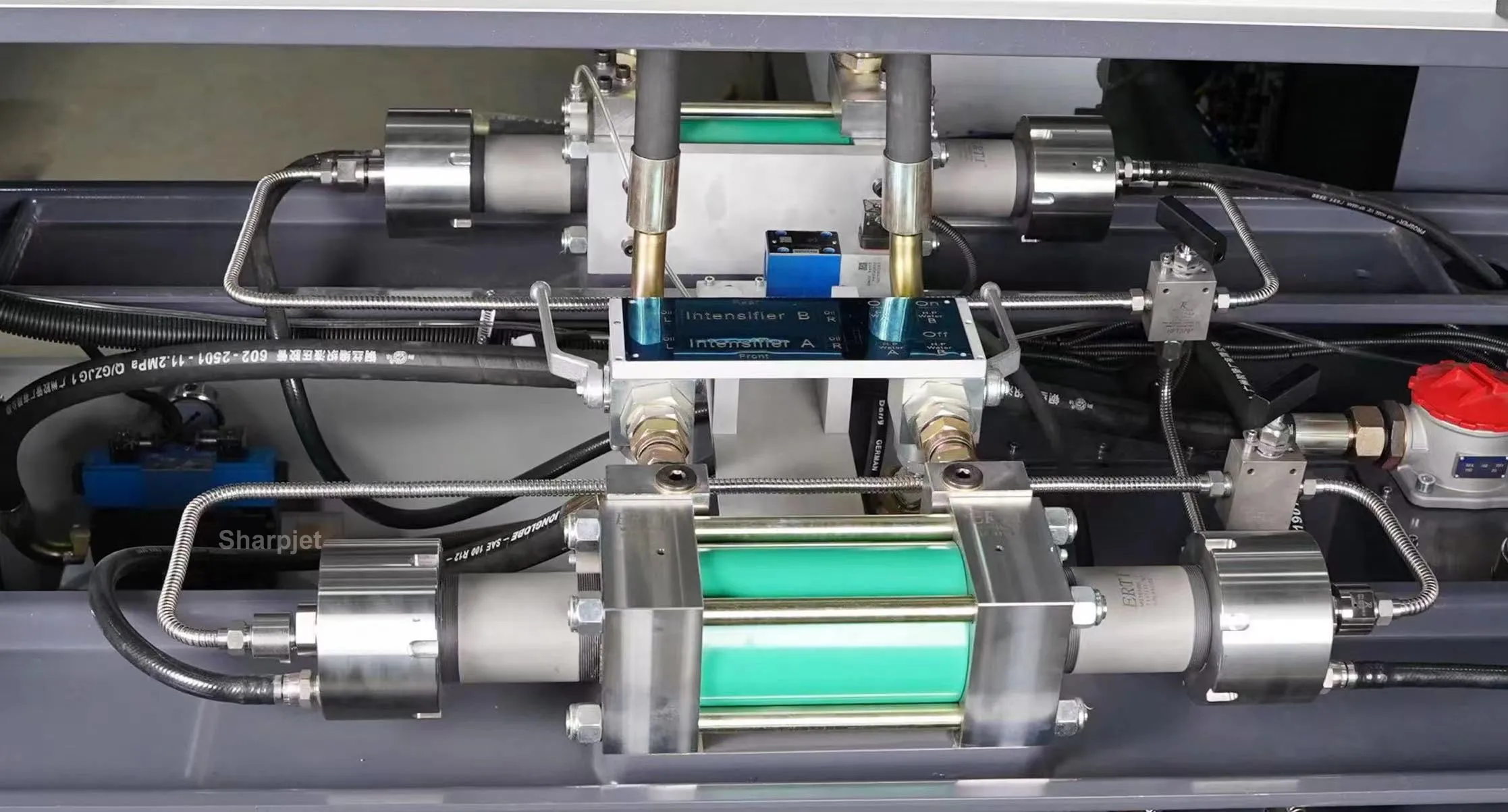 high pressure， pump，redundant intensifier pump