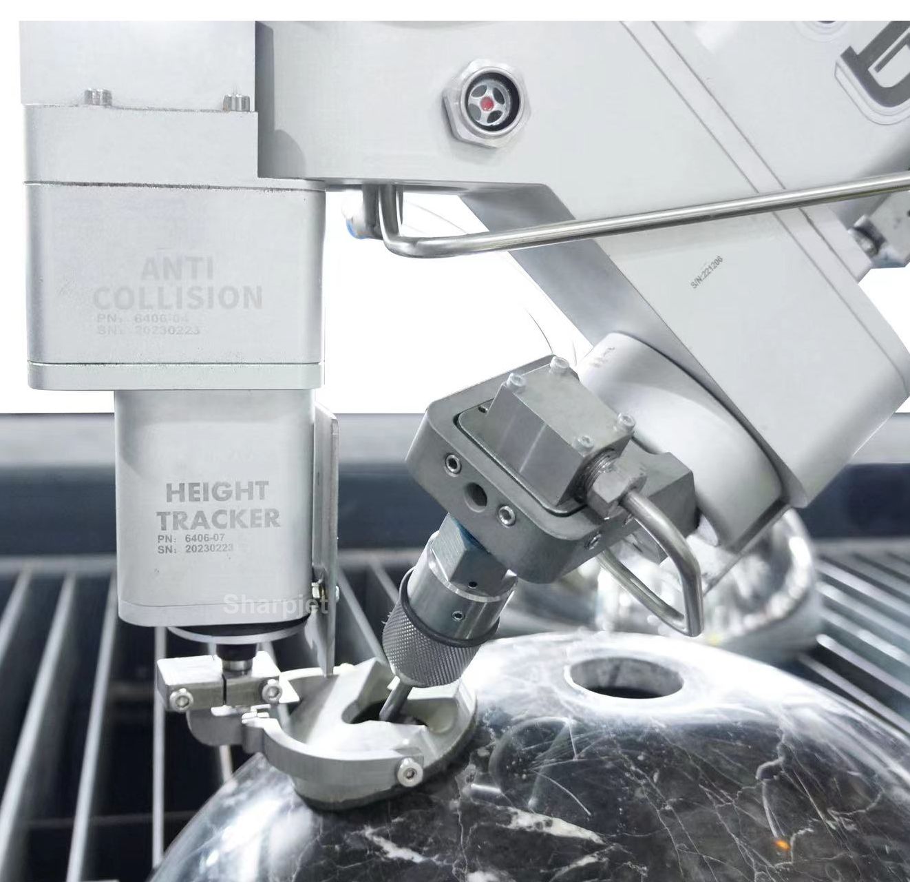 Sharpjet waterjet machine, height tracking system