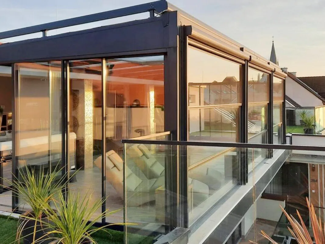 What are the main benefits of using guillotine windows in commercial ...
