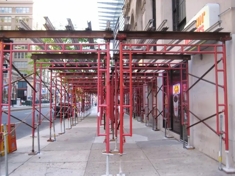 Steel H-frame scaffolding, Adjustable scaffolding
