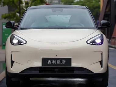 Which one is more suitable for family travel? AION UT vs. Geely Xingyuan