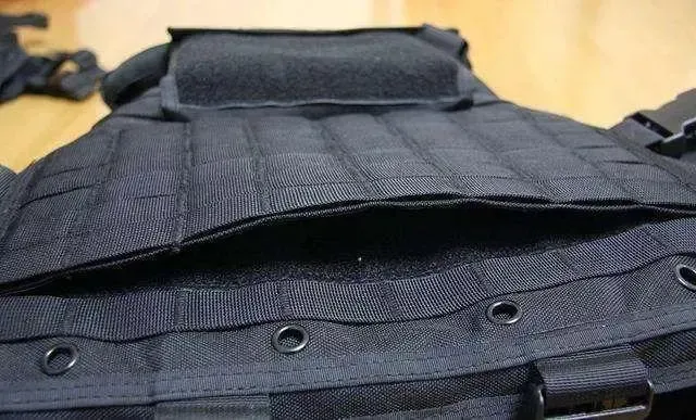 The position of the detachable pad in the second bulletproof vest is ...