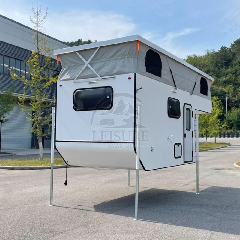 Camioneta camper, camioneta 4x4, camioneta con techo rígido y plataforma plana