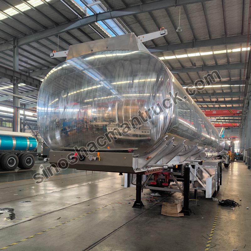 SHACMAN 2 Axle Aluminum Fuel tanker
