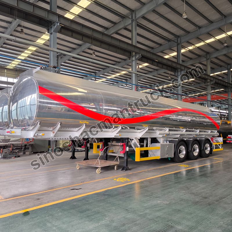 Camion-citerne de carburant en aluminium SHACMAN à 3 essieux