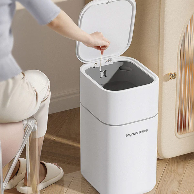 simple desugnb trash can, pressing open trash can