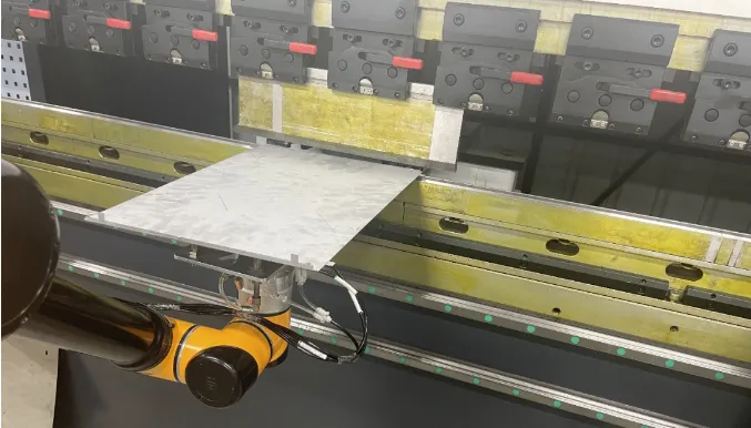 CNC loading and unloading robotic arm