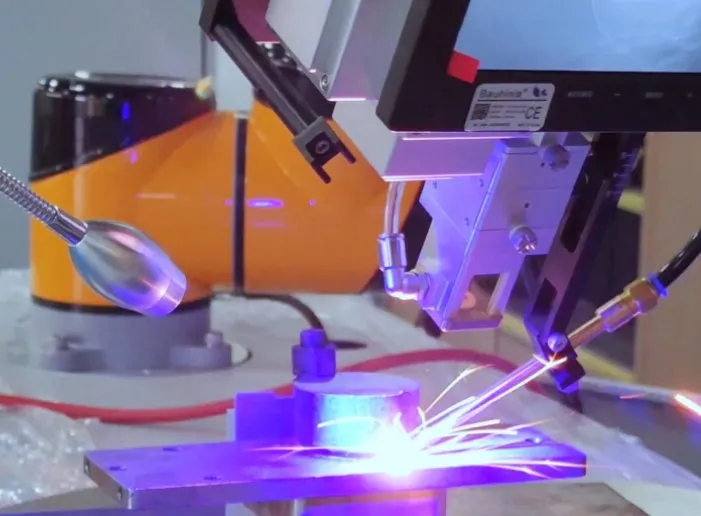 Portable Automatic Collaborative Welding Robot with Magnetic Base