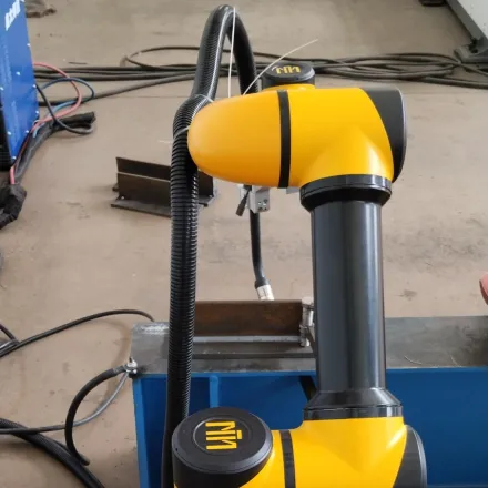 Portable Automatic Collaborative Welding Robot with Magnetic Base