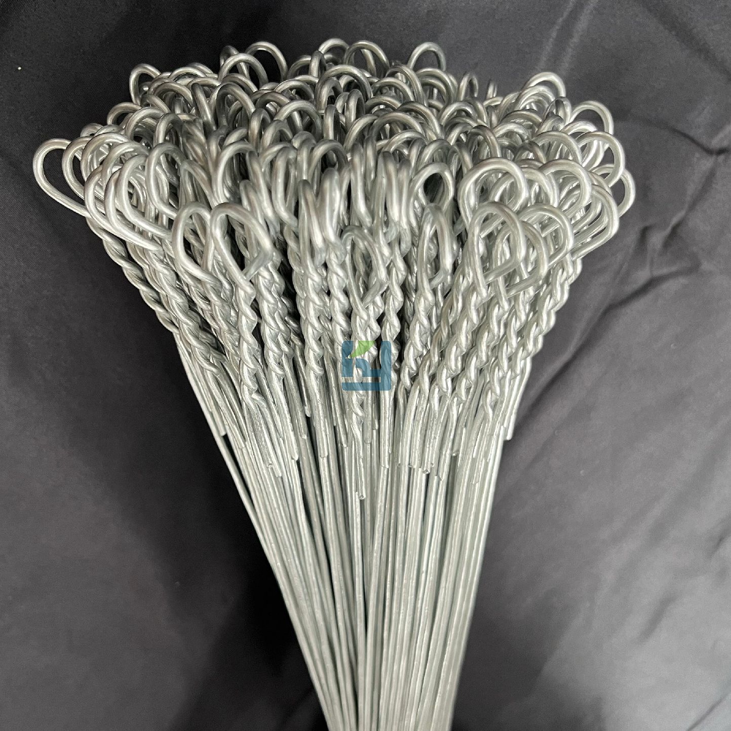 14 Gauge Cut & Looped Bale Ties - Durable, Versatile & High Strength.