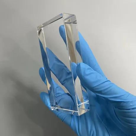 Premium Polished Optical Quartz Block - Crystal Clear Craftsmanship