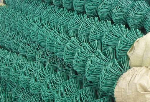 Durable chain link fence for secure property boundaries