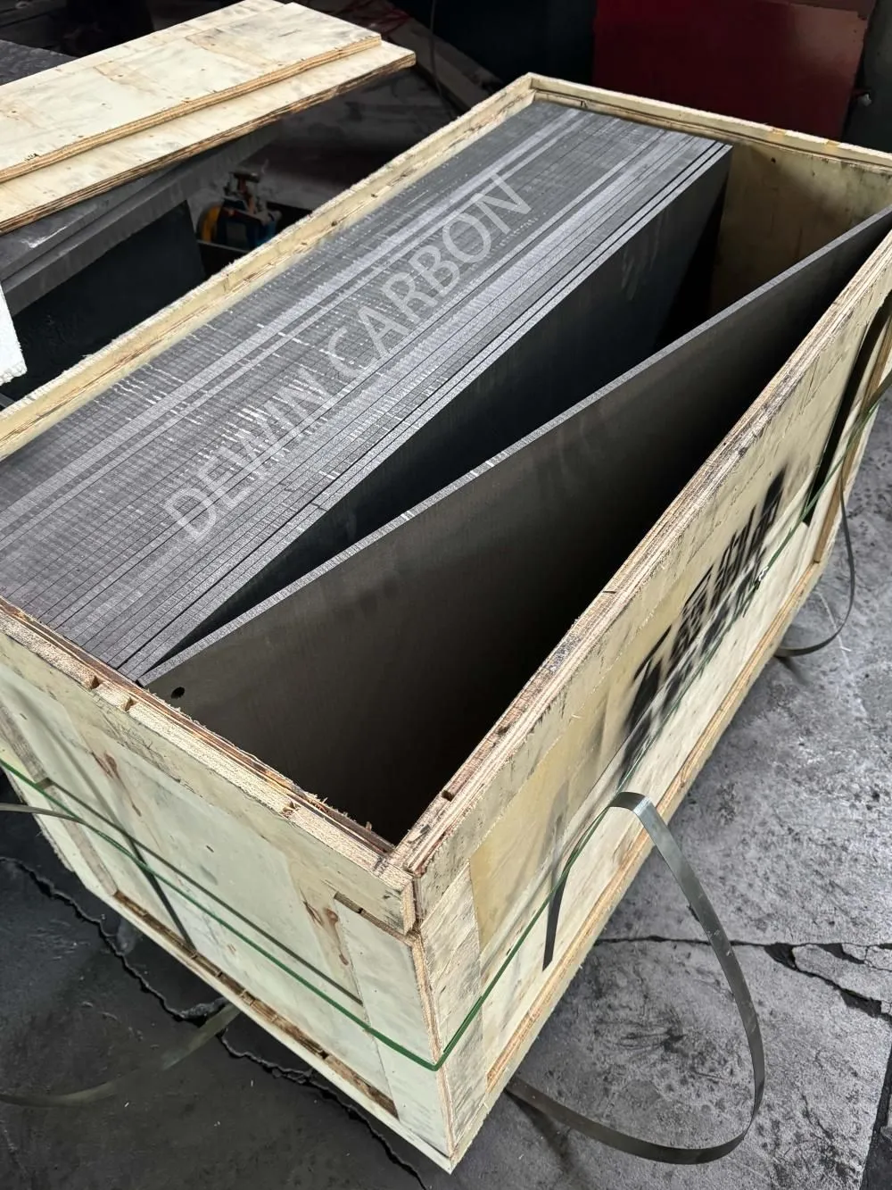 Graphite Plate as an anode material in the electrolytic refining of zinc