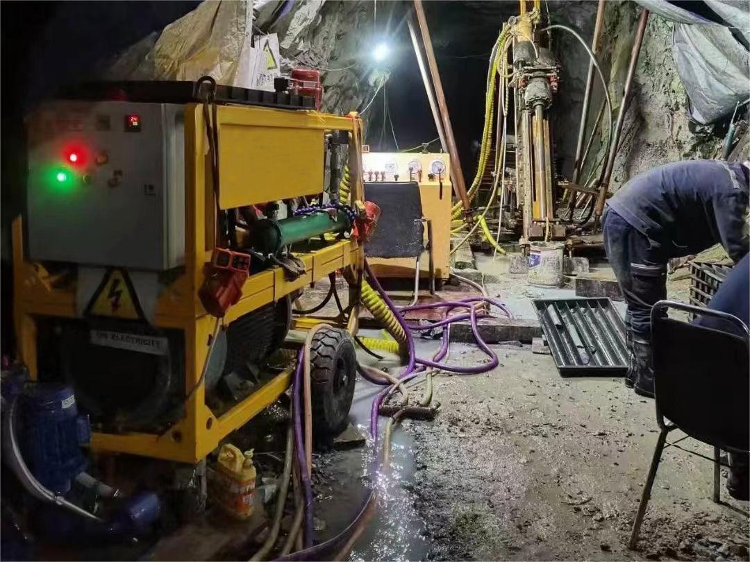 Full Hydraulic Underground Core Drilling Rig For Tunneling And Water ...