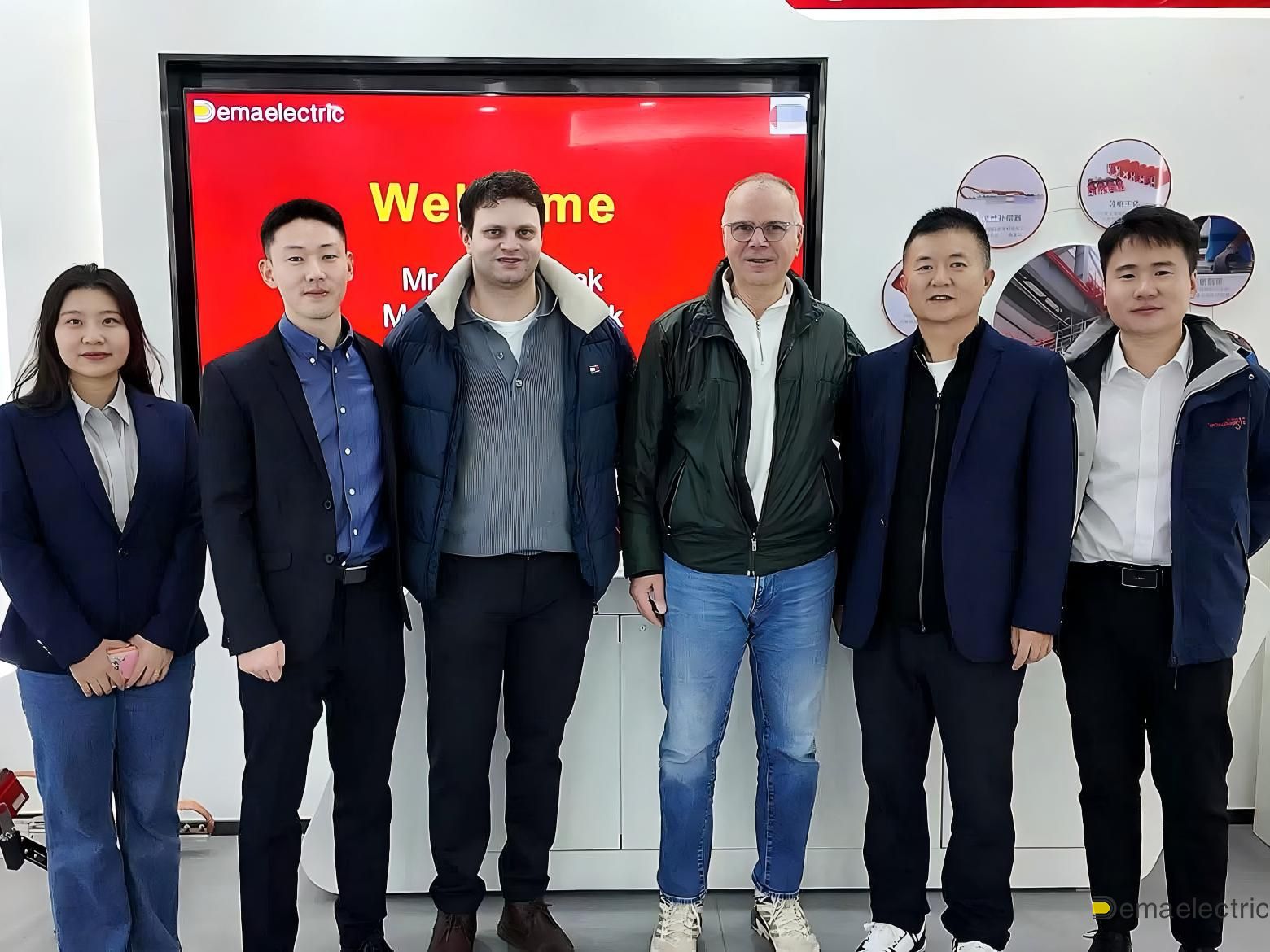 A well-known Turkish crane manufacturer paid an official visit to Jinan ...