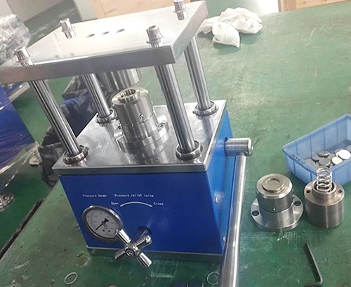 Sealing machine for laboratory coin cell battery