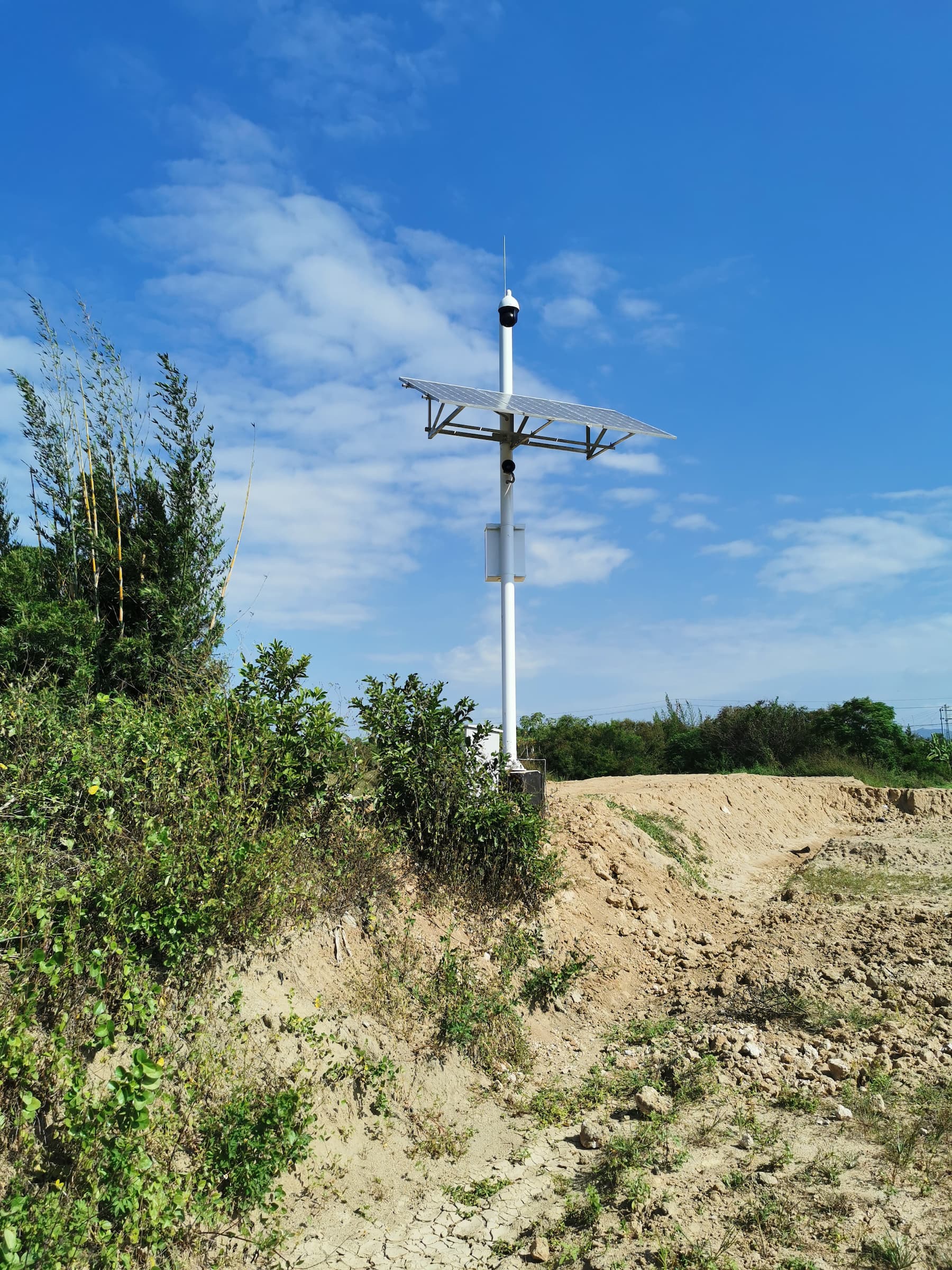 Sturdy Security Camera Poles for Construction Sites