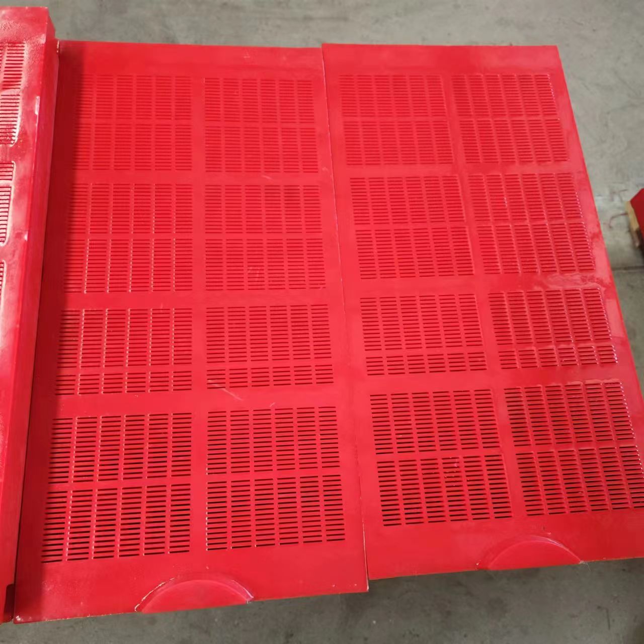 Polyurethane dewatering screen