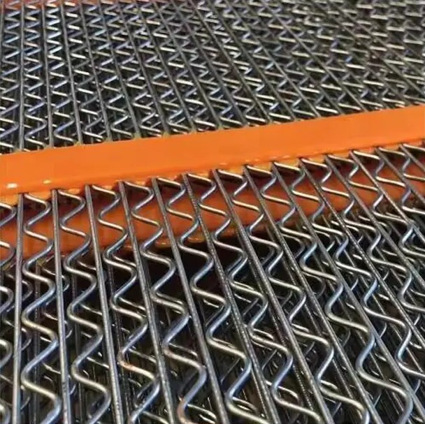 Polyurethane self-cleaning screen mesh
