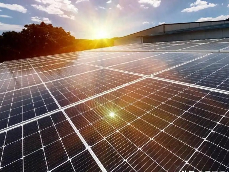 Carbon Electrode Perovskite Solar Cell Sets New Benchmark in Power ...