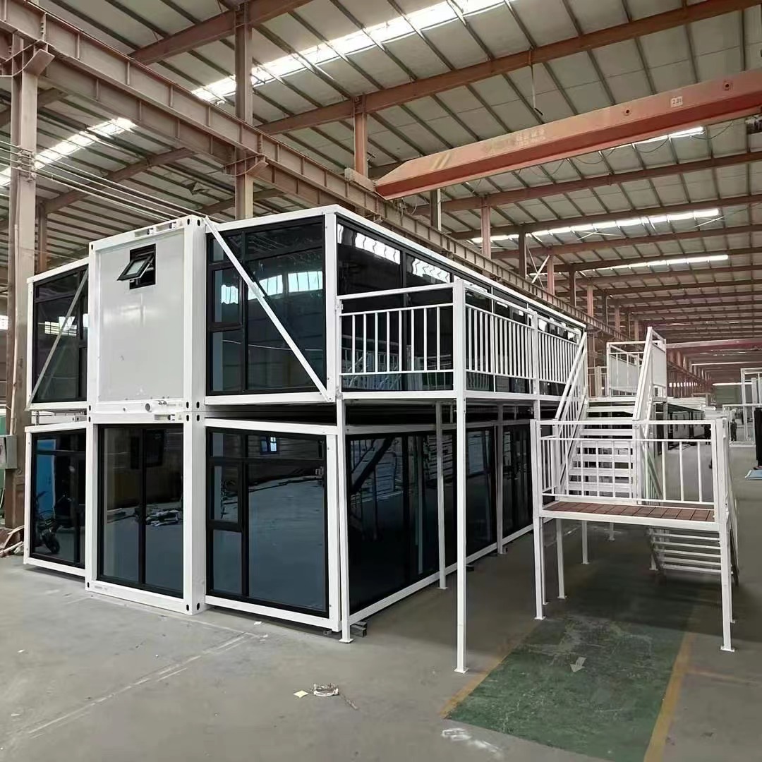 Expandable Modular Container Activity House: A Versatile Space.