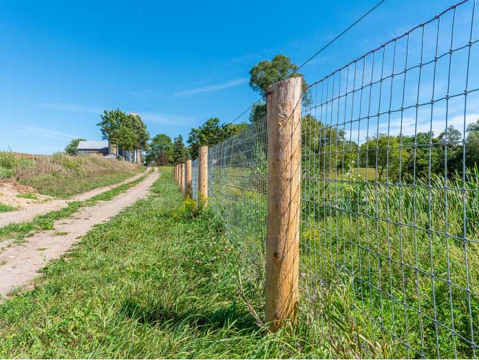 Types and uses of field fences