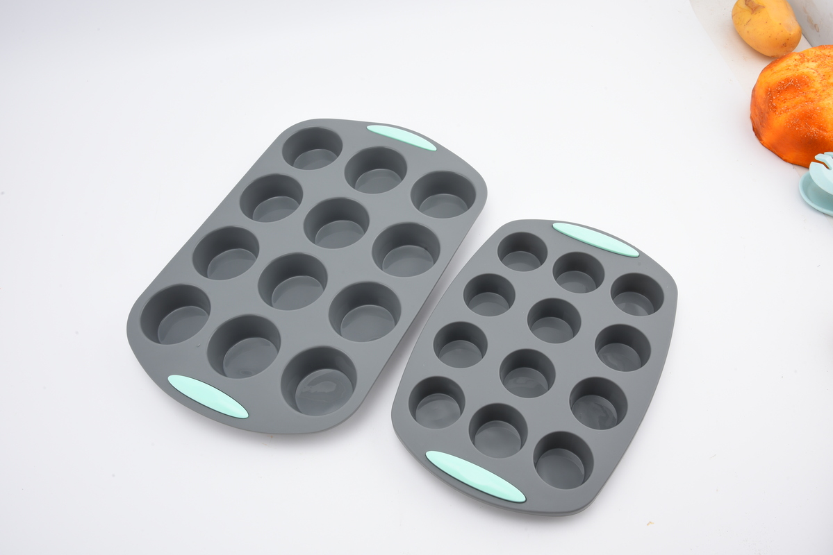 12-piece cake silicone mold