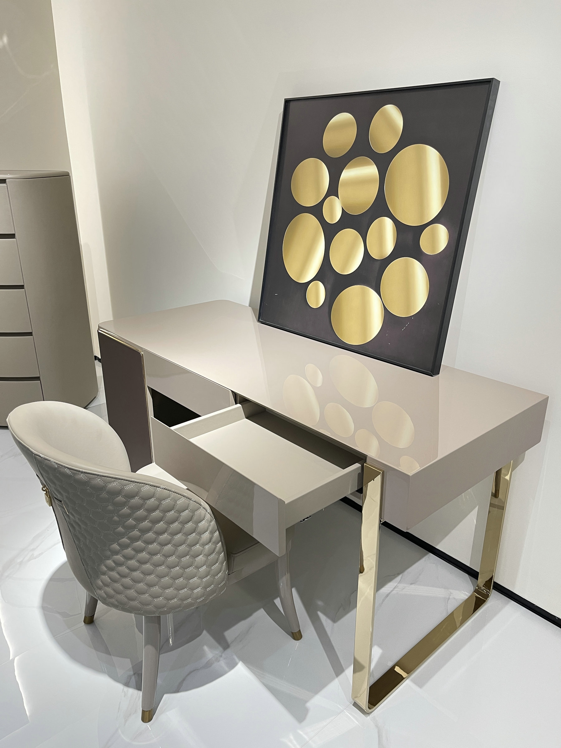 Customizable Dressing Table Sets in High Gloss Grey with Premium ...