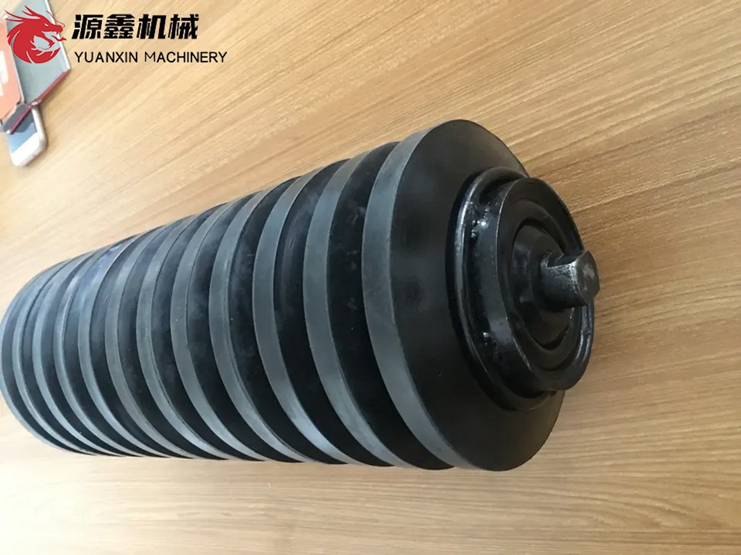 Belt conveyor groove roller