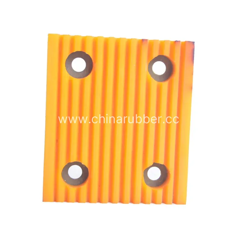 Durable Non-Slip Lifting Clamp with PU Pad for Safe Concrete Brick Handling