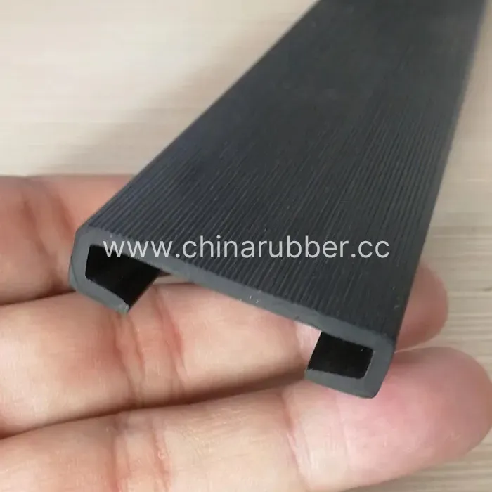 Durable Extrusion Rubber Sealing Strip for Cars | Compact & Molded Design