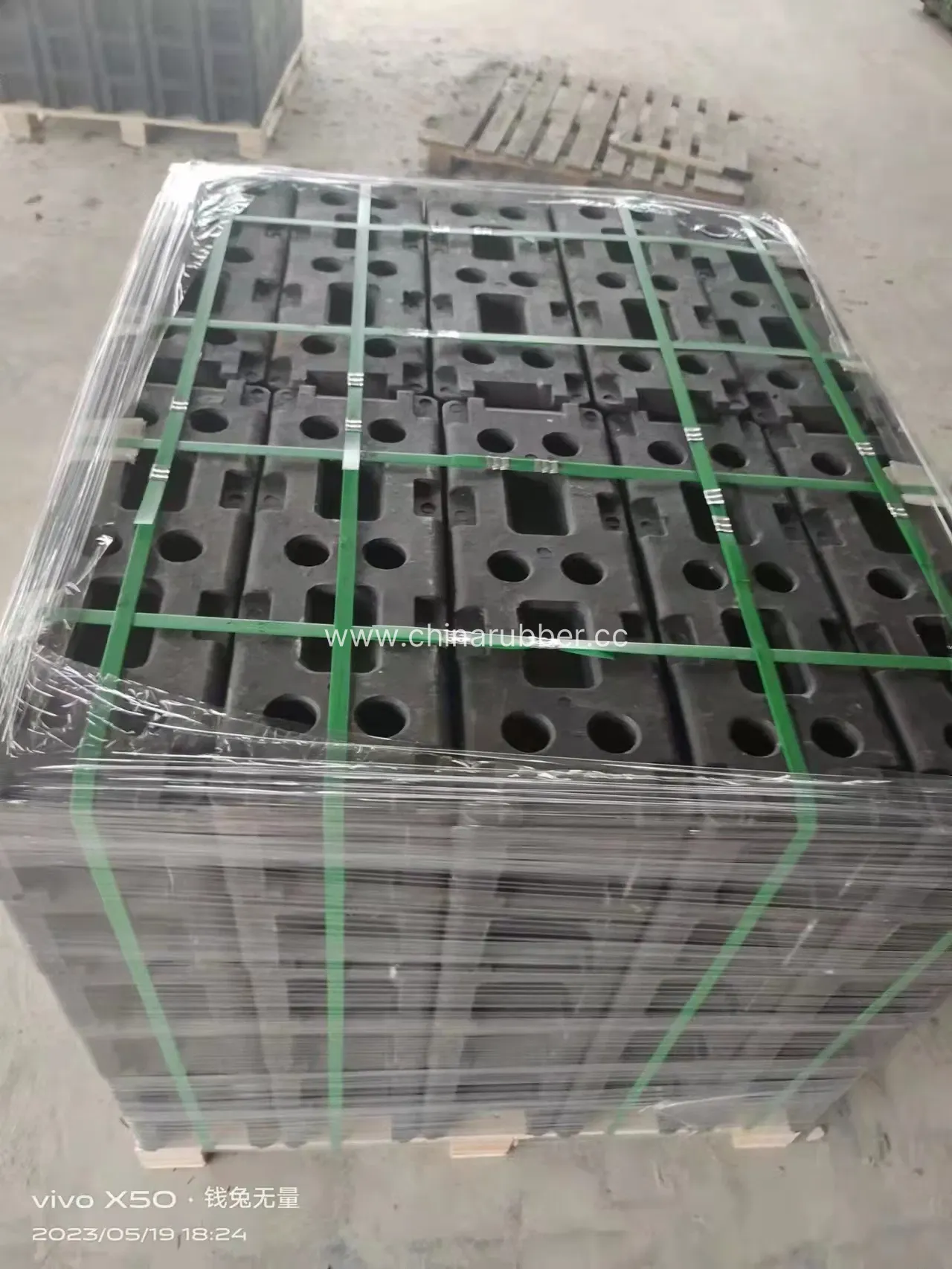 Durable Aging-Resistant Outdoor Wear: Hard Rubber Recycled Plastic for ...