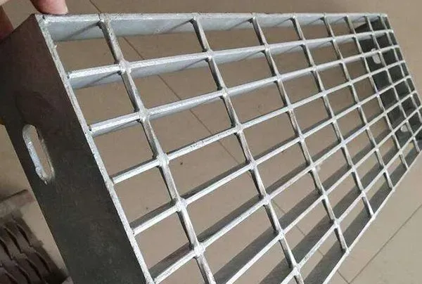 Durable Stainless Steel Grating Treads for Safe Walkways & Stair Platforms